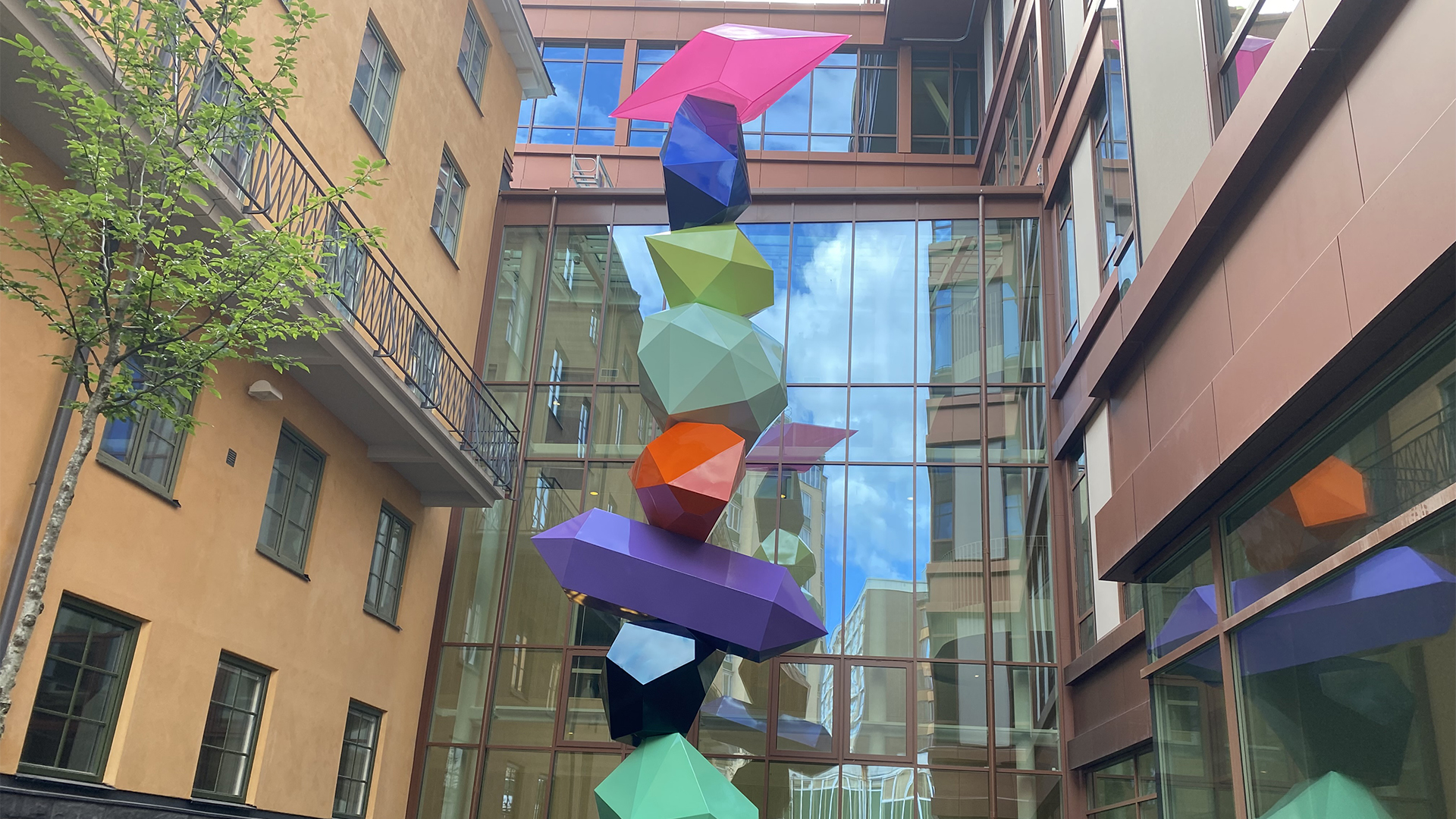 Hon skapar spännande möten inom konsten